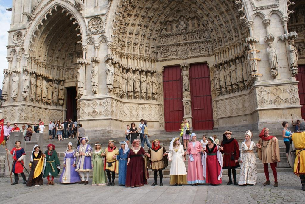 FETE AU BORD DE L'EAU , AMIENS sur le portail médiéval